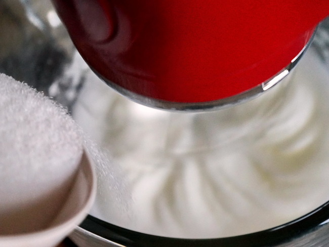 Serrer - Définition de Serrer - Lexique du vocabulaire de cuisine